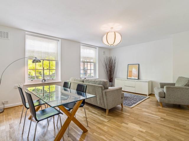 1 bedroom property in White House, Vicarage Crescent, London, SW11 £2,500 pcm | Chestertons