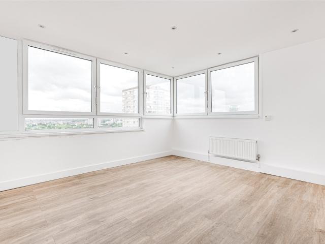 1 bedroom property in Whitgift House, 61 Westbridge Road, London, SW11 £1,850 pcm | Chestertons