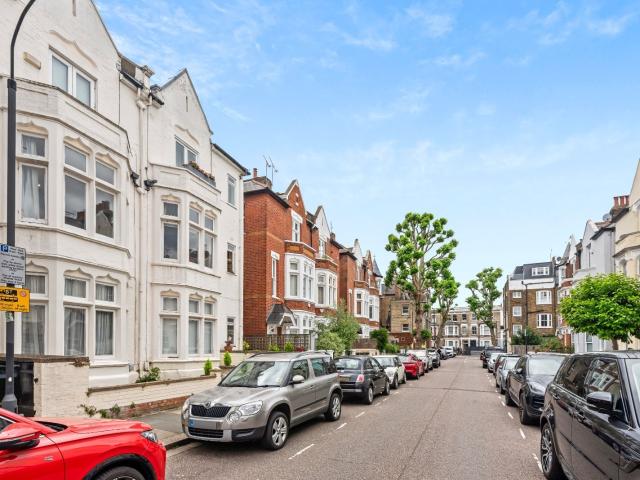 1 bedroom property in Whittingstall Road, London, SW6 £2,200 pcm | Chestertons