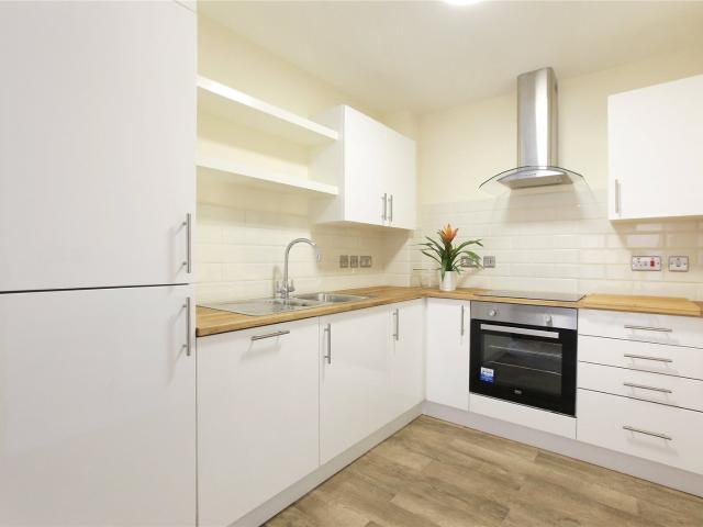 1 bedroom property in Wingate Square, Clapham, London, SW4 £2,250 pcm | Chestertons