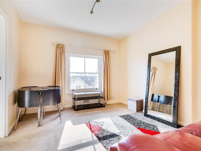 1 bedroom property in Talbot Road, London, W2 £2,000 pcm | Chestertons