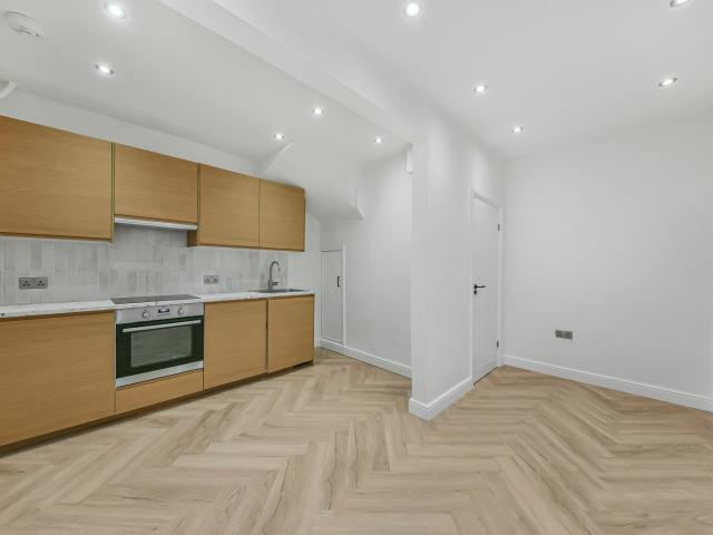 1 bedroom property in Tasker Road, London, NW3 £2,200 pcm | Chestertons