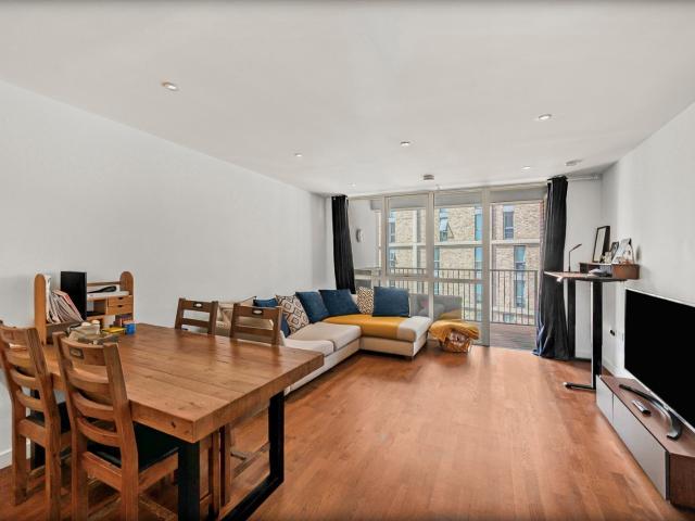 1 bedroom property in Terry Spinks Place, London, E16 £2,000 pcm | Chestertons