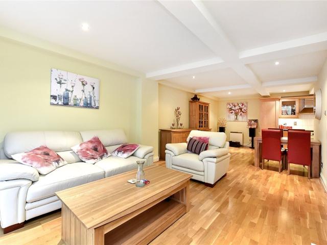 1 bedroom property in Vanbrugh Hill, London, SE10 £1,700 pcm | Chestertons
