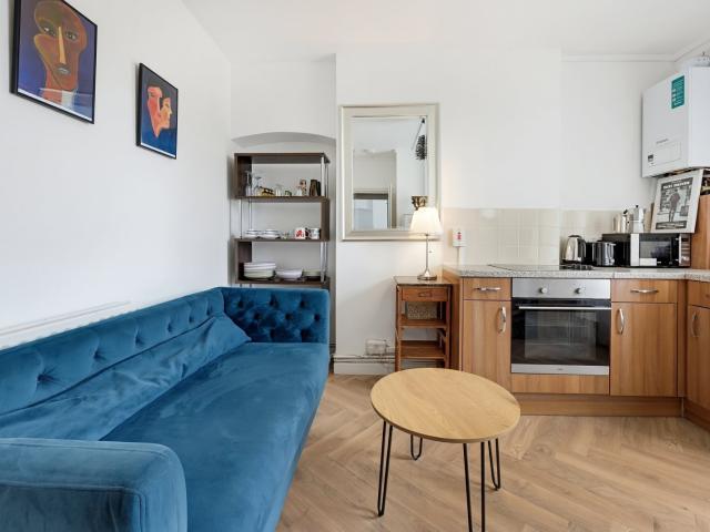 1 bedroom property in Victoria House, South Lambeth Road, London, SW8 £1,850 pcm | Chestertons
