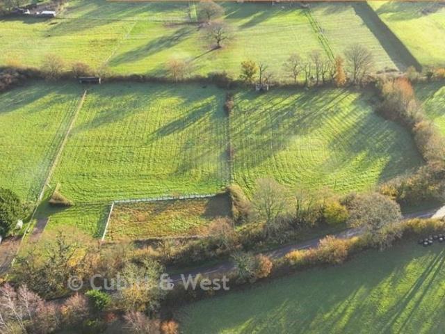 1 bedroom property with land for sale