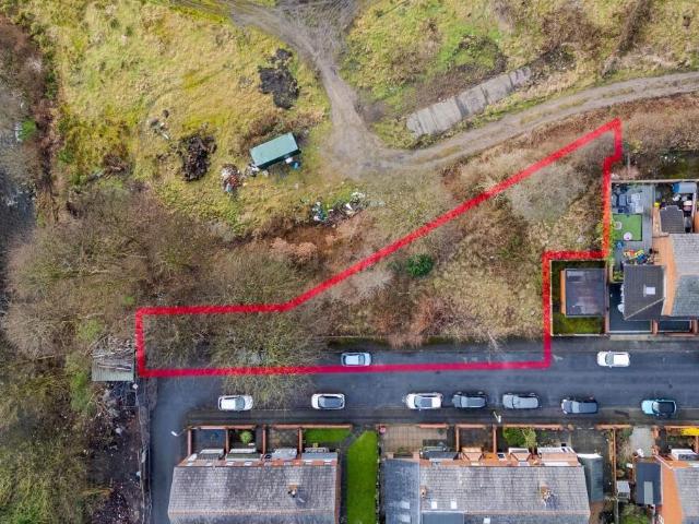 1 bedroom property with land for sale