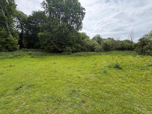 1 bedroom property with land to rent
