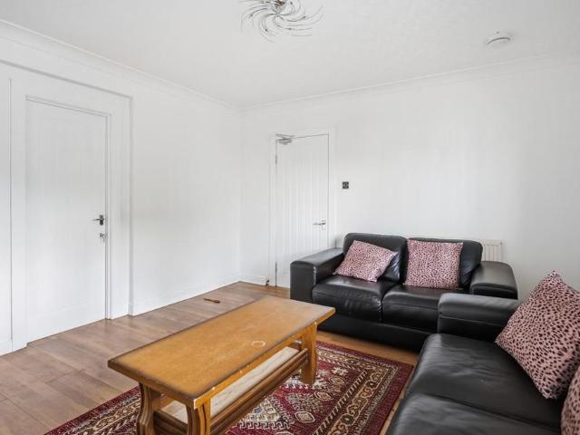 1 bedroom property with land to rent