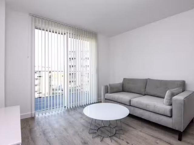 1 bedroom property to let in Middlewood Street, Salford, Great.