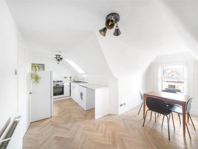 1 bedroom property to let in Narbonne Avenue, London, SW4 £2,950 pcm