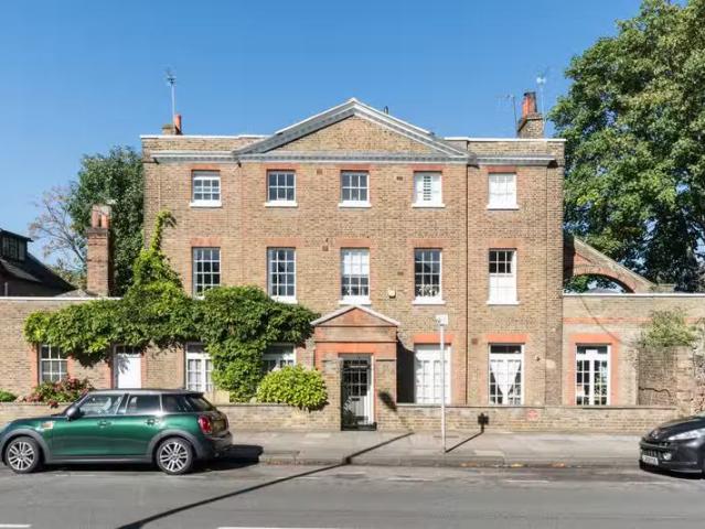 1 bedroom property to let in Neville House, 137 London Road, T.