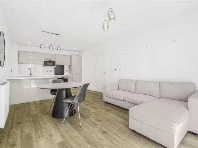 1 bedroom property to let in North Woolwich Road, Silvertown.