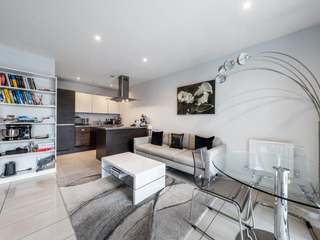 1 bedroom property to let in Oval Road, London, NW1 £2,500 pcm