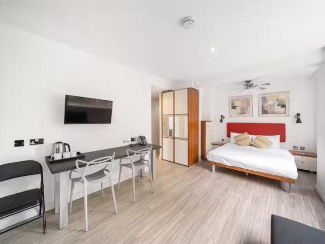 1 bedroom property to let in Old Brompton Road, London, SW7.