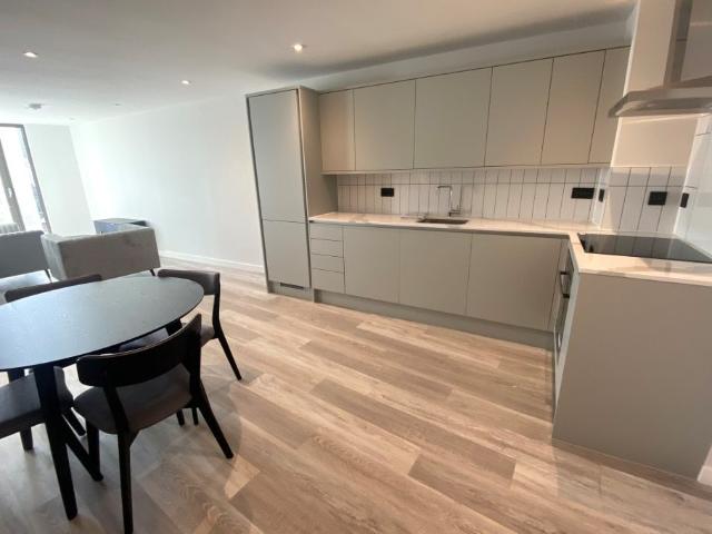 1 bedroom property to let in Apex Lofts, Birmingham, B3 £975 pcm