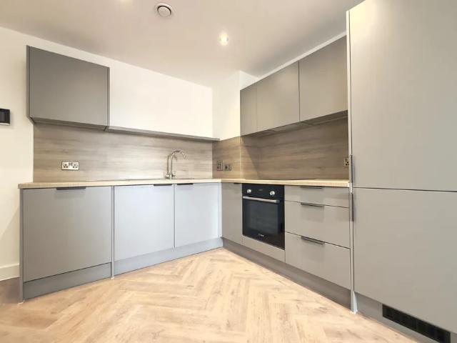 1 bedroom property to let in Ariel House, Coventry Road B25 £950 pcm