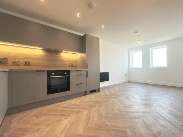 1 bedroom property to let in Ariel House, Coventry Road B26 £975 pcm