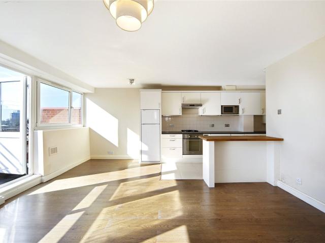 1 bedroom property to let in Bullen Street, Battersea, SW11 £1,750 pcm
