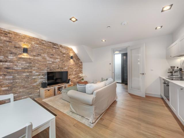 1 bedroom property to let in Bakers Lane, London, N6 £2,500 pcm
