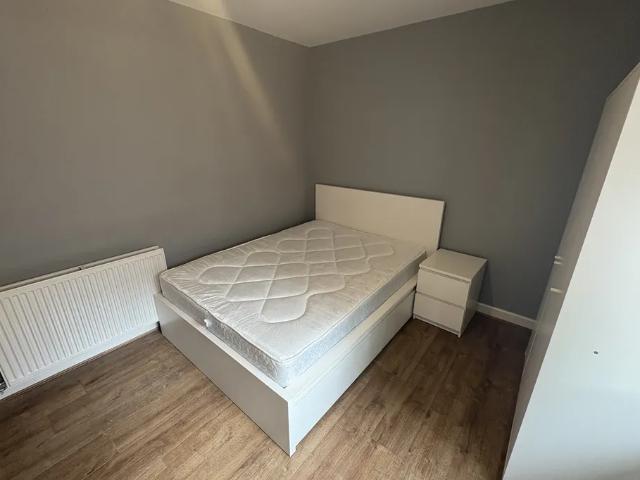 1 bedroom property to let in Bearwood Road, Bearwood Parade £700 pcm
