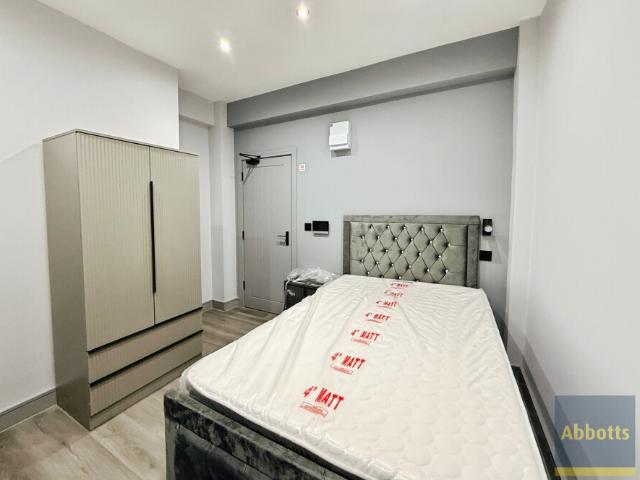 1 bedroom property to let in Bournemouth Park Road, Southend £850 pcm