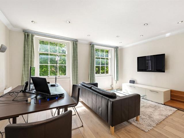 1 bedroom property to let in Brompton Square, London, SW3 £3,683 pcm