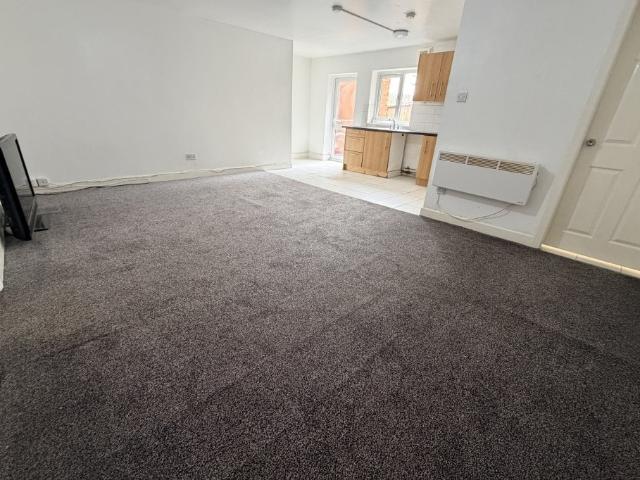 1 bedroom property to let in Curborough Road, Lichfield £800 pcm