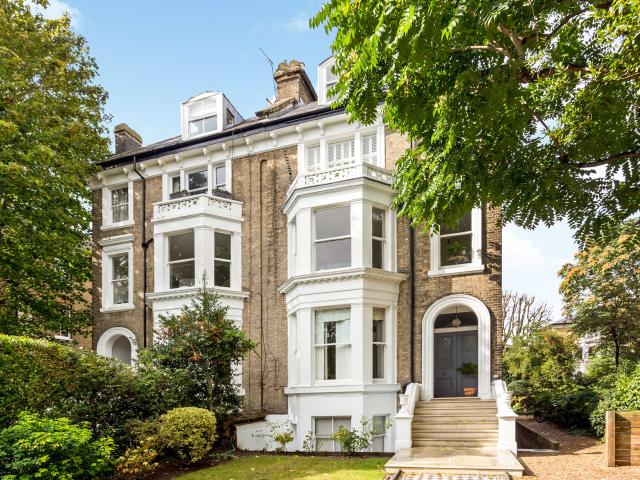 1 bedroom property to let in Cambridge Park, Twickenham, TW1 £2,100 pcm
