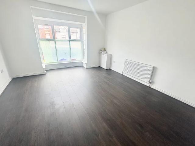 1 bedroom property to let in Cape Hill. B66 £800 pcm