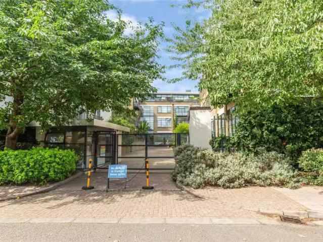 1 bedroom property to let in Chiswick Green Studios, Evershed.
