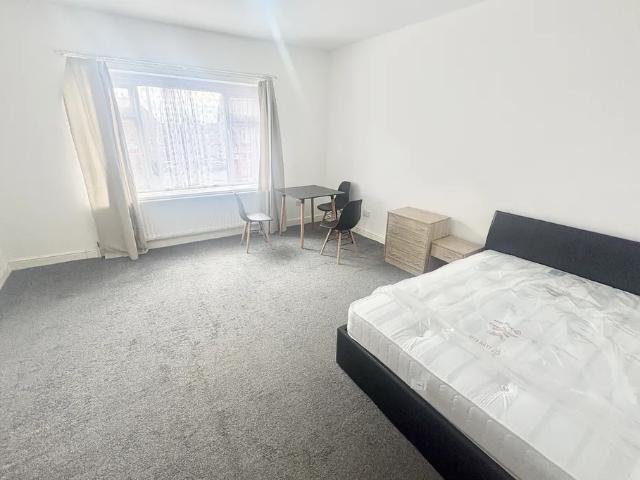 1 bedroom property to let in City Road, Edgbaston £700 pcm
