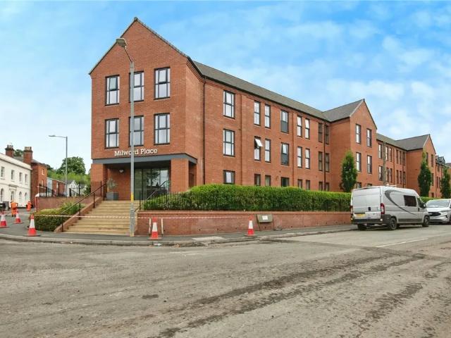 1 bedroom property to let in Clive Road, Redditch £1,100 pcm