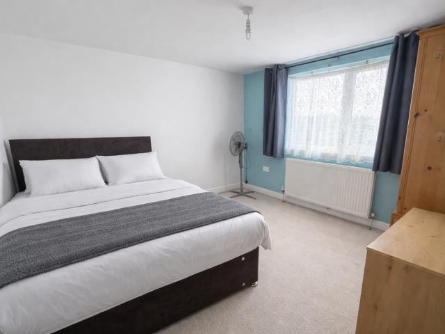 1 bedroom property to let in Craven Avenue, SS8 0DJ £700 pcm