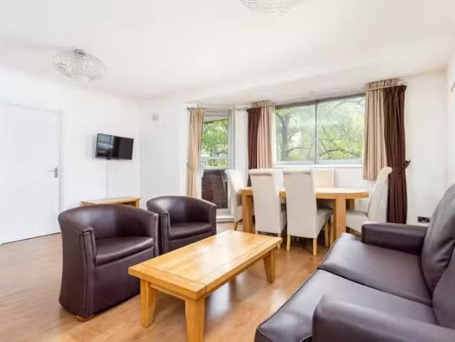 1 bedroom property to let in Cromwell Road, Earls Court, SW5.