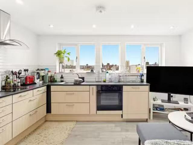 1 bedroom property to let in Dorset Road, London, SW19 £1,55.