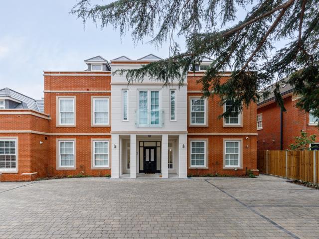 1 bedroom property to let in Fairmile Lane, Cobham, Surrey, KT11 £1,600 pcm