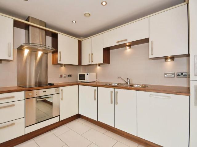 1 bedroom property to let in Field View, School Board Lane, Chesterfield, S40 £795 pcm