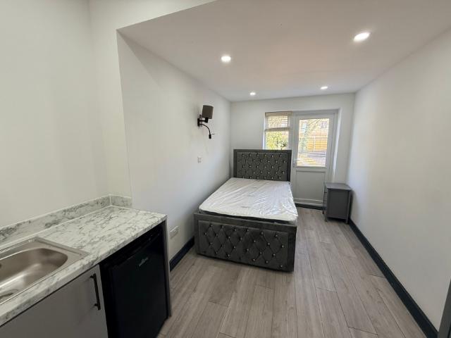 1 bedroom property to let in Glenhurst Road, Southend £800 pcm