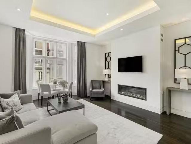 1 bedroom property to let in Green Street, Mayfair, London, W1.