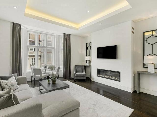 1 bedroom property to let in Green Street, Mayfair, London, W1K £2,000 pw