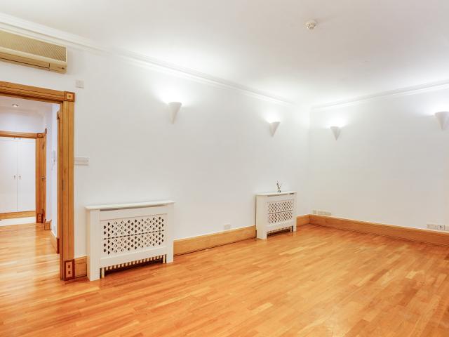 1 bedroom property to let in Hans Road, London, SW3 £725 pw
