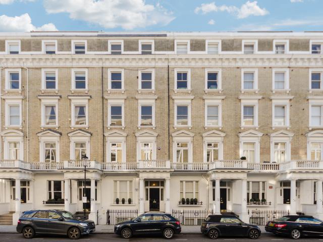 1 bedroom property to let in Harcourt Terrace, Earls Court, London, SW10 £2,500 pcm