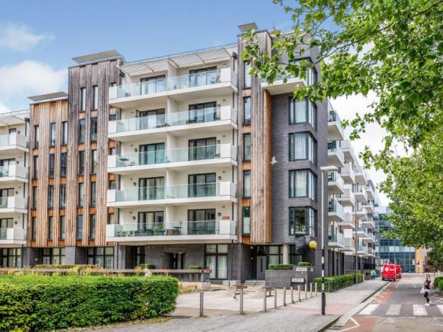 1 bedroom property to let in Invicta, Millenium Promenade, BS1 £1,300 pcm