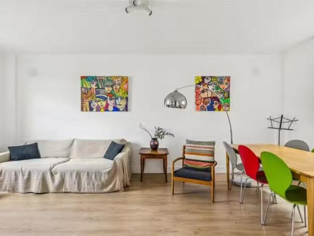 1 bedroom property to let in Kensington Park Gardens, London.
