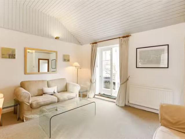 1 bedroom property to let in Lucerne Mews, London, W8 £3,000.