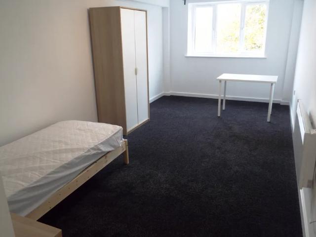 1 bedroom property to let in Legends Court, Wolverhampton £625 pcm