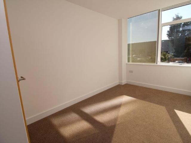 1 bedroom property to let in London Road, Lowfield Heath £1,050 pcm