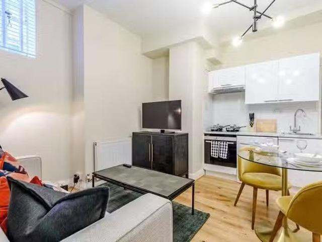 1 bedroom property to let in Park Road, St John's Wood, NW8.