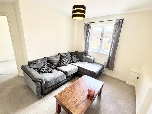 1 bedroom property to let in Pel Crescent, Oldbury £800 pcm
